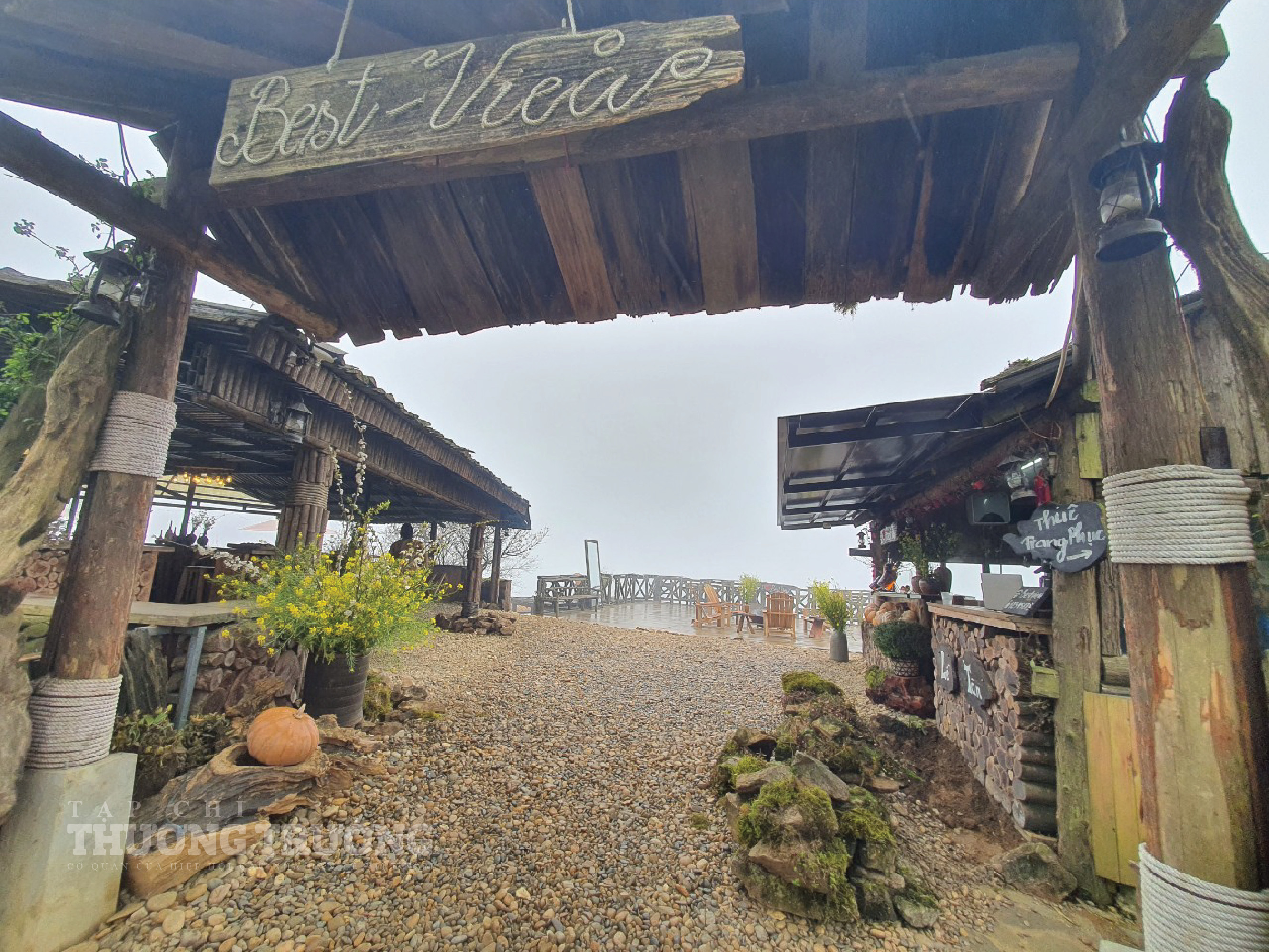 Bài 1: Nằm sát Vườn Vô Cực, điểm “check in Best View – SaPa” thu phí du ...