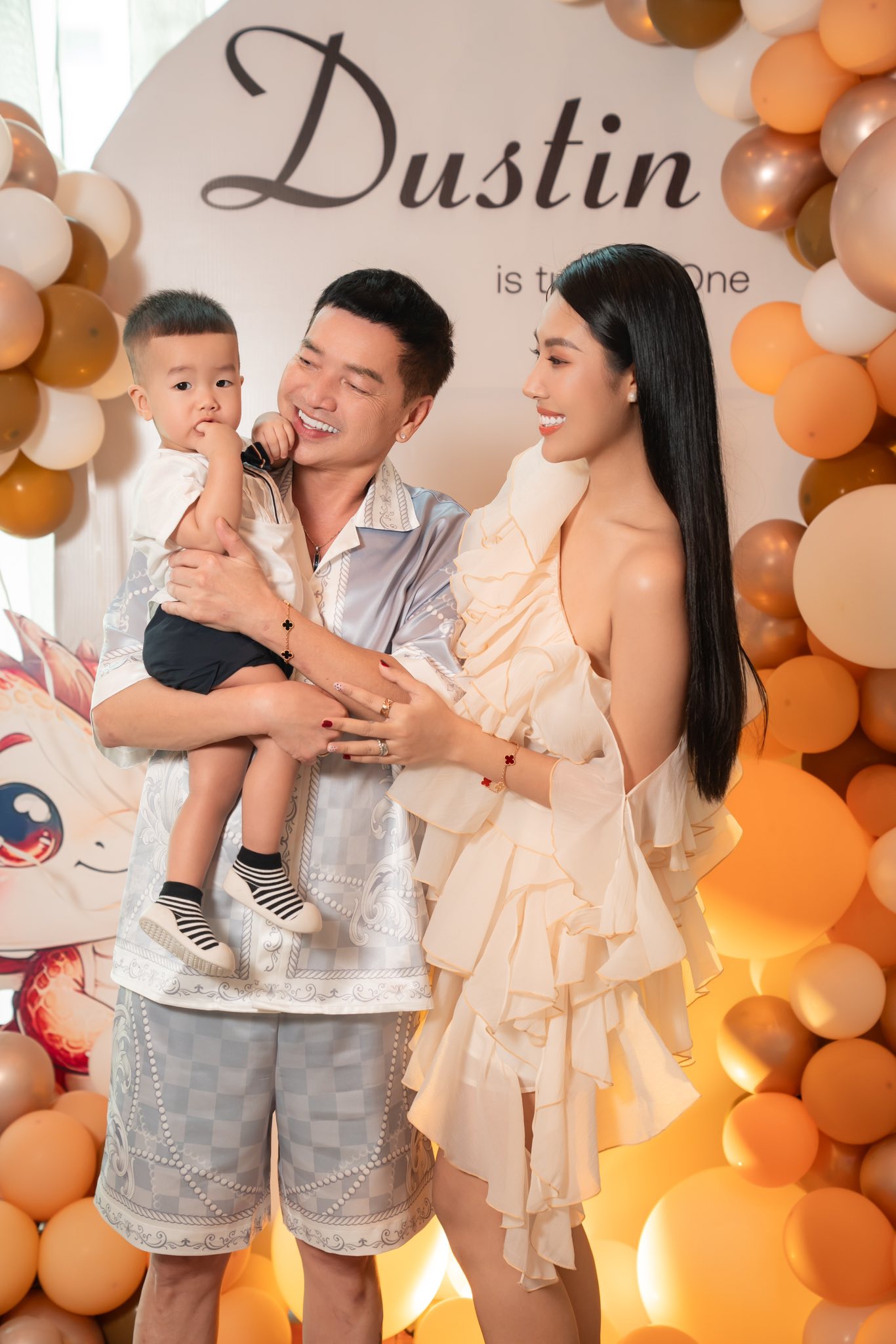 Lộ rõ thái độ con chung - con riêng của diễn viên Quang Minh và vợ kém 37 tuổi