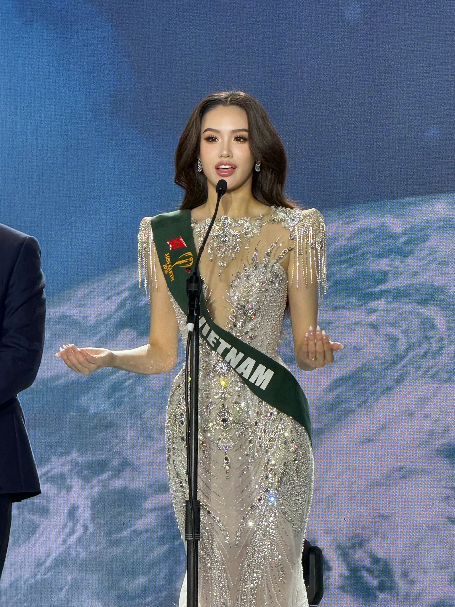 Trịnh Mỹ Anh xuất sắc đăng quang Á hậu 2 Miss Earth 2025