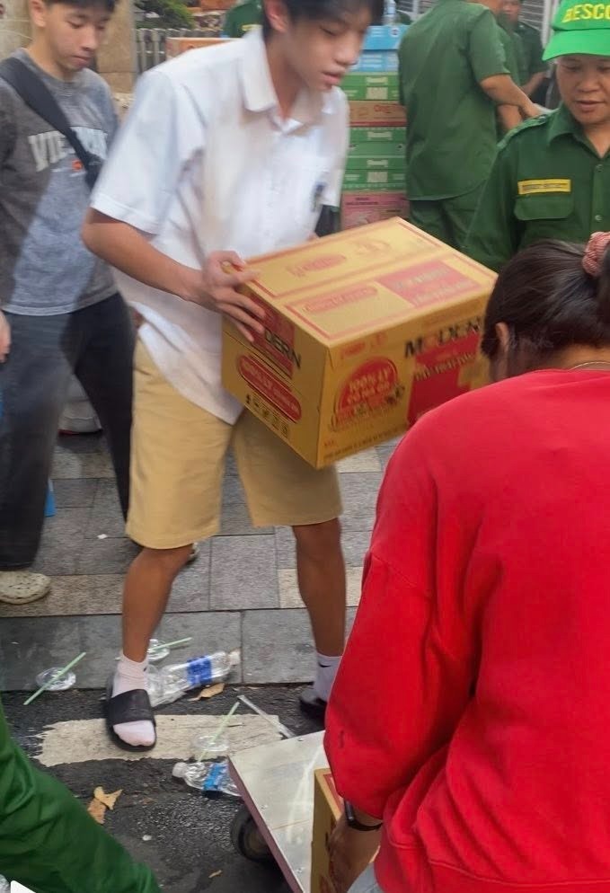 Con trai Cường Đô La - Hồ Ngọc Hà hỗ trợ bà con vùng lũ, 'đại gia phố ...