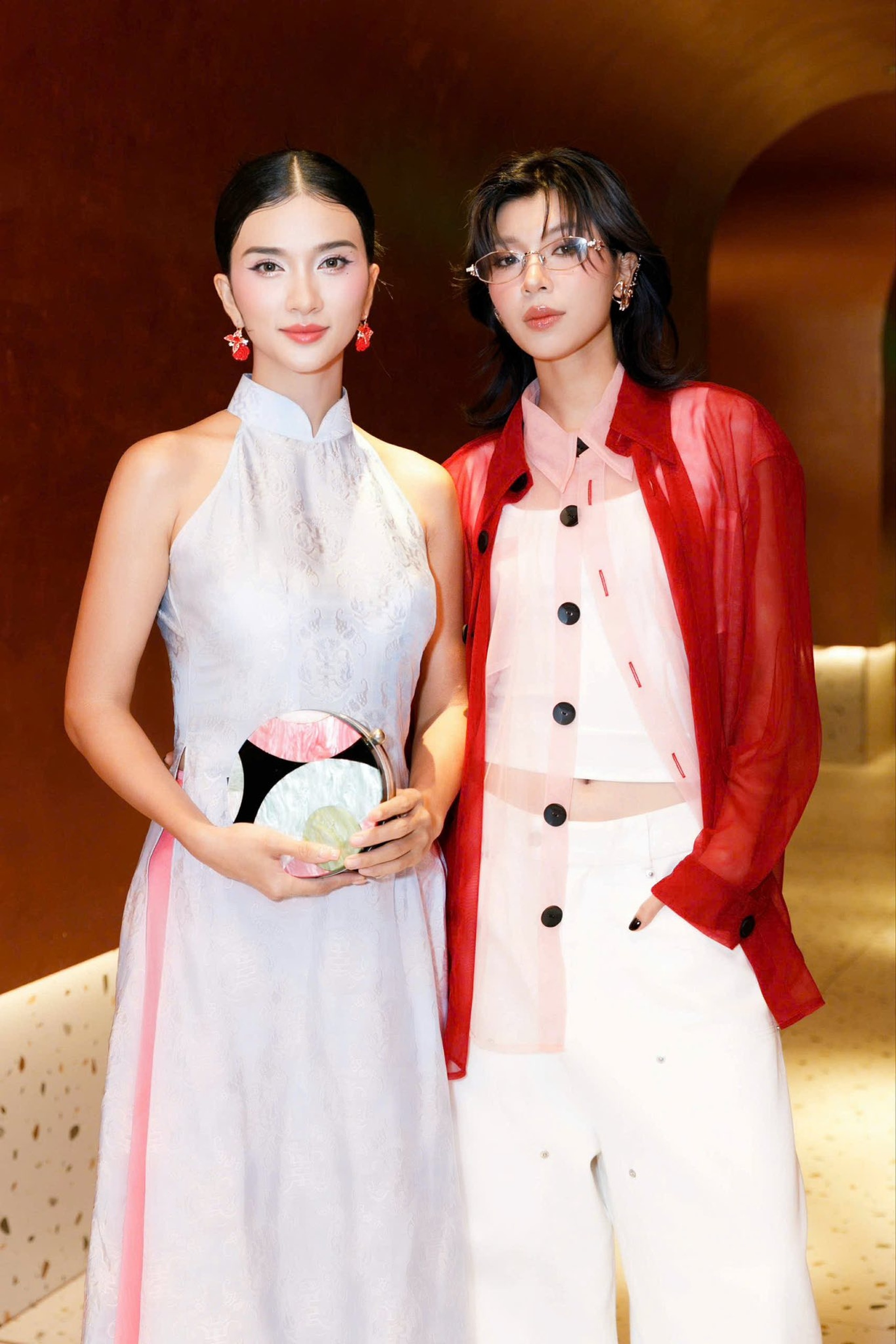 Ảnh hậu trường của Đồng Ánh Quỳnh và diễn viên Kim Tuyến cực 'slay'