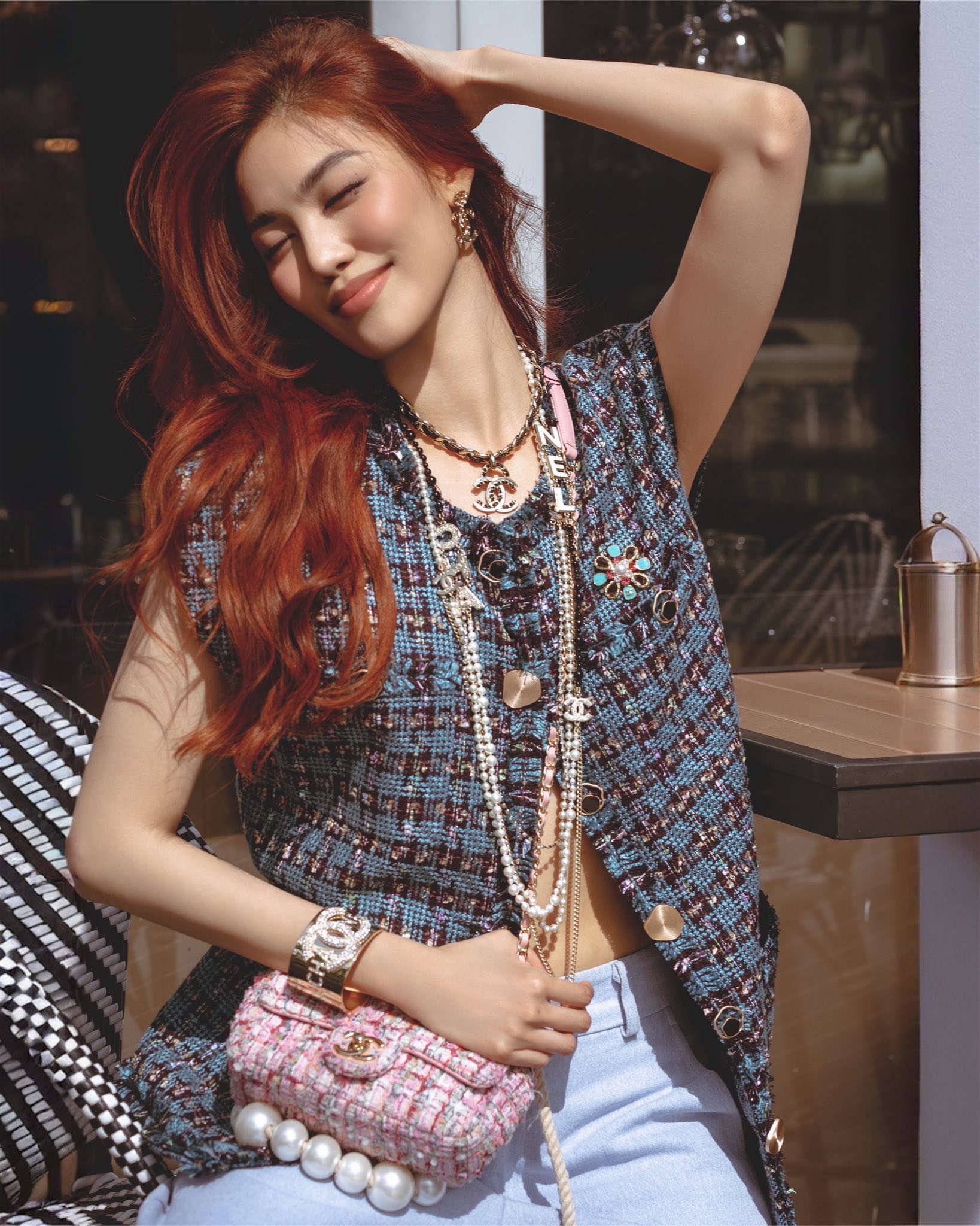 'Mẹ 1 con' Lan Khuê khoe dáng bốc lửa ở Thượng Hải